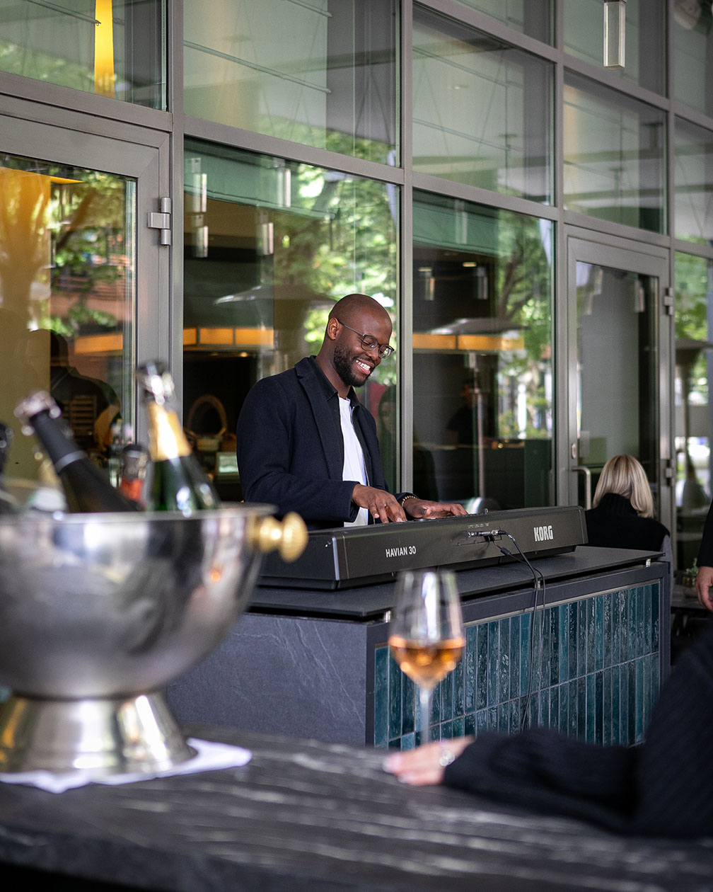 GRAND Live Music Nights | Live acts & DJ sets | VOX Bar